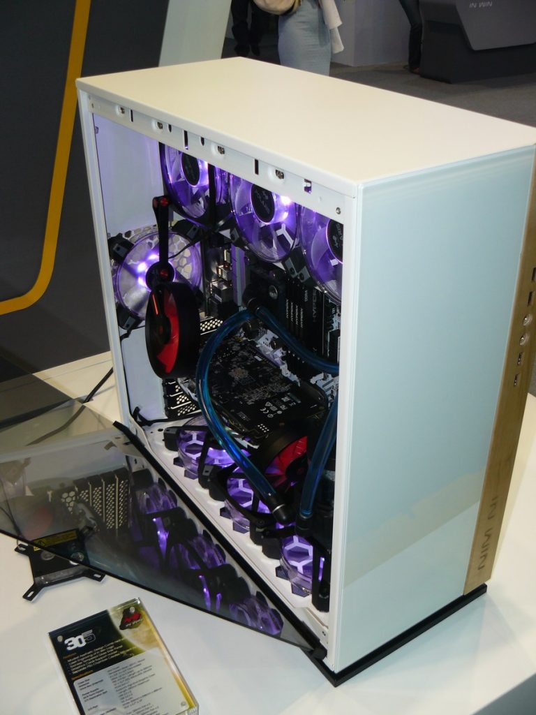 Holzgehäuse von In Win – Hartware