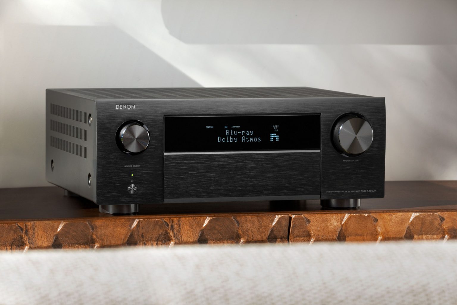 Denon stellt den AV-Verstärker AVC-X6800H mit 3D-Audio für bis zu 13.4 ...